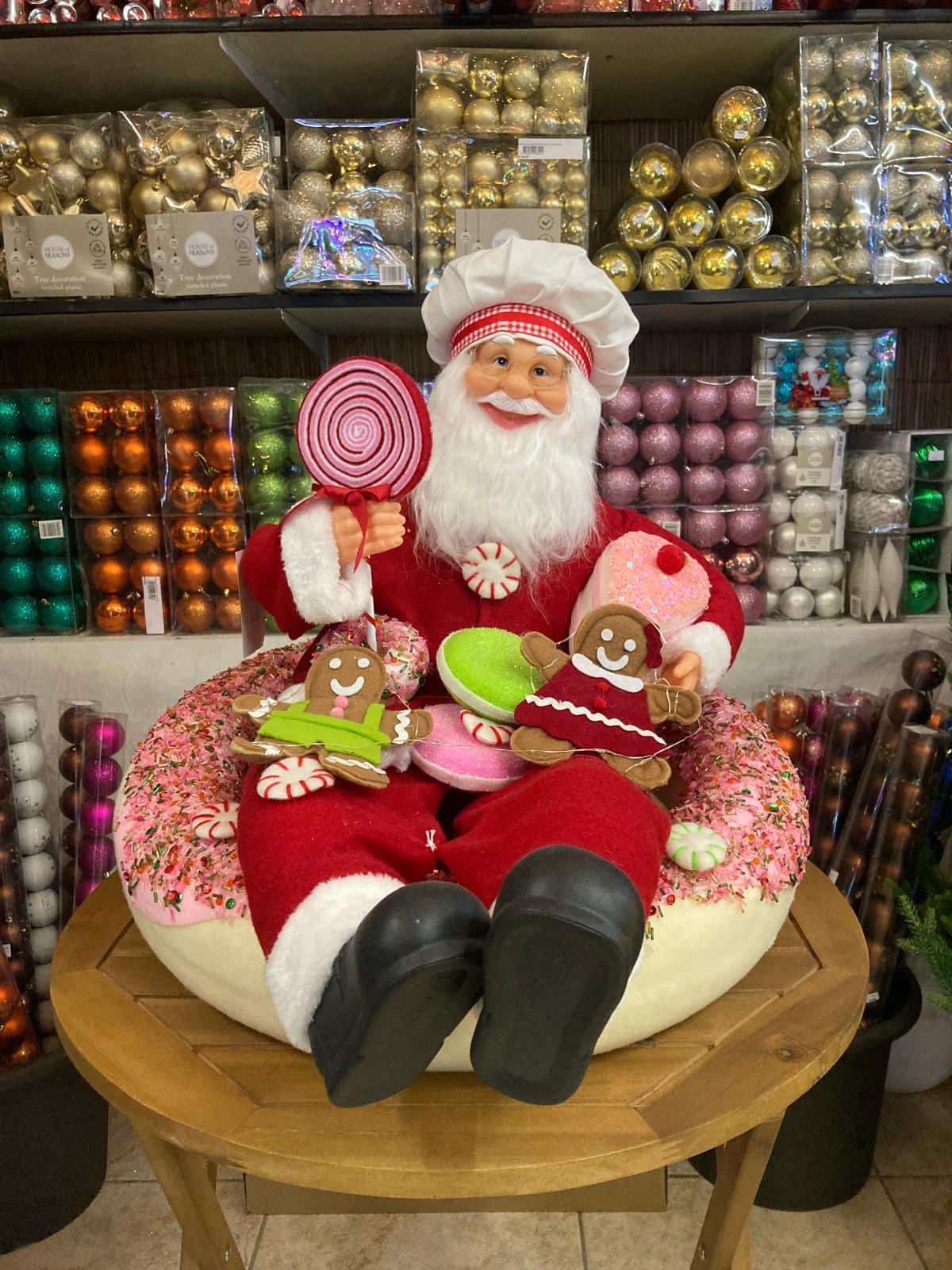 Santa with Gingerbread Men – Muscat Flora